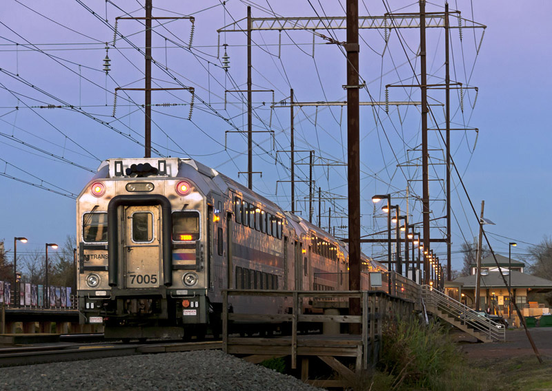 Atlas HO Modern Commuter Train